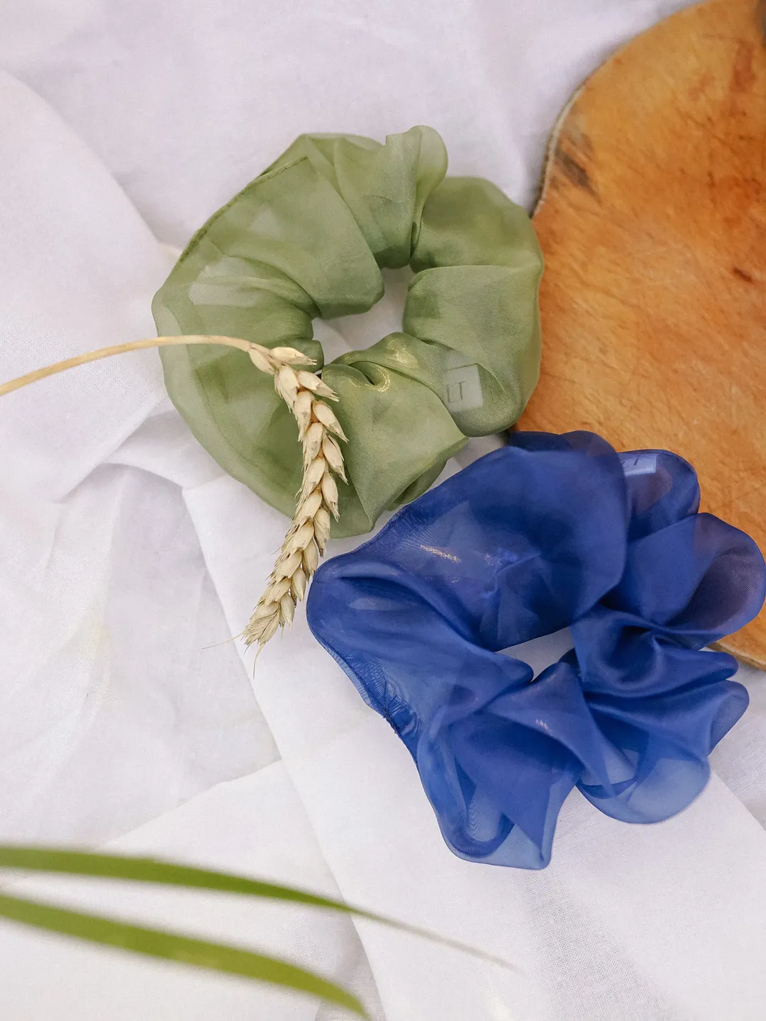 Multicolor Stylish hair bands, Big hair ties, Organza scrunchy, Hair ...