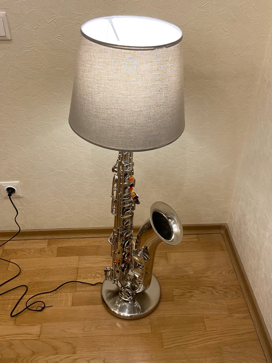 Saxophone desk lamp