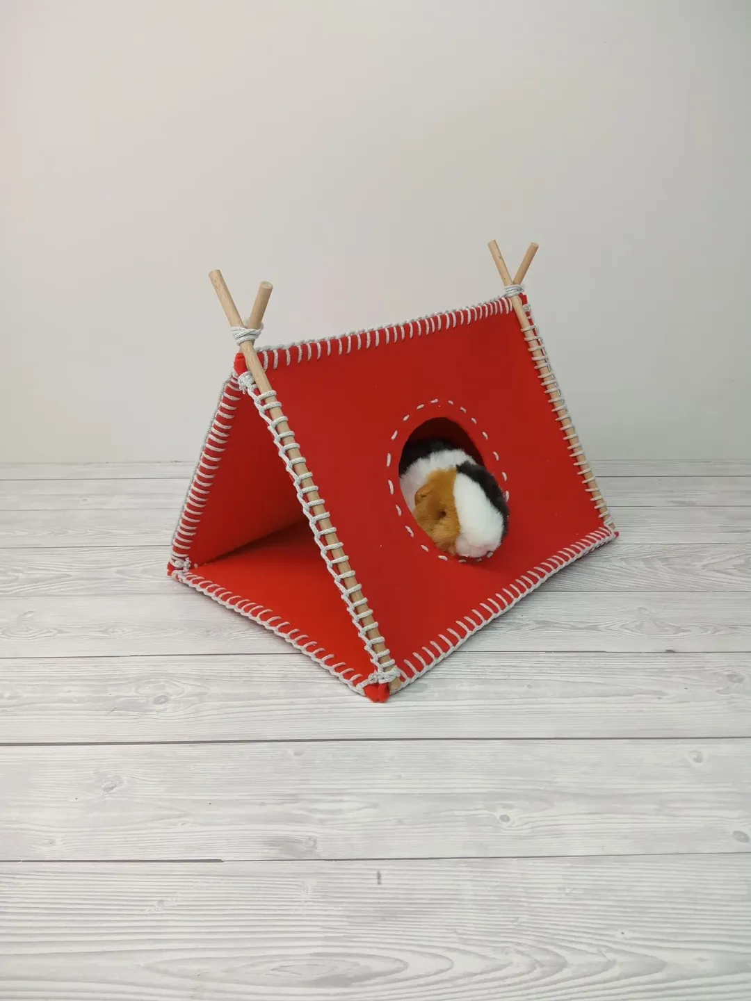 Small animal hut, guinea pig house, hedgehog hideout, teepee bed ...