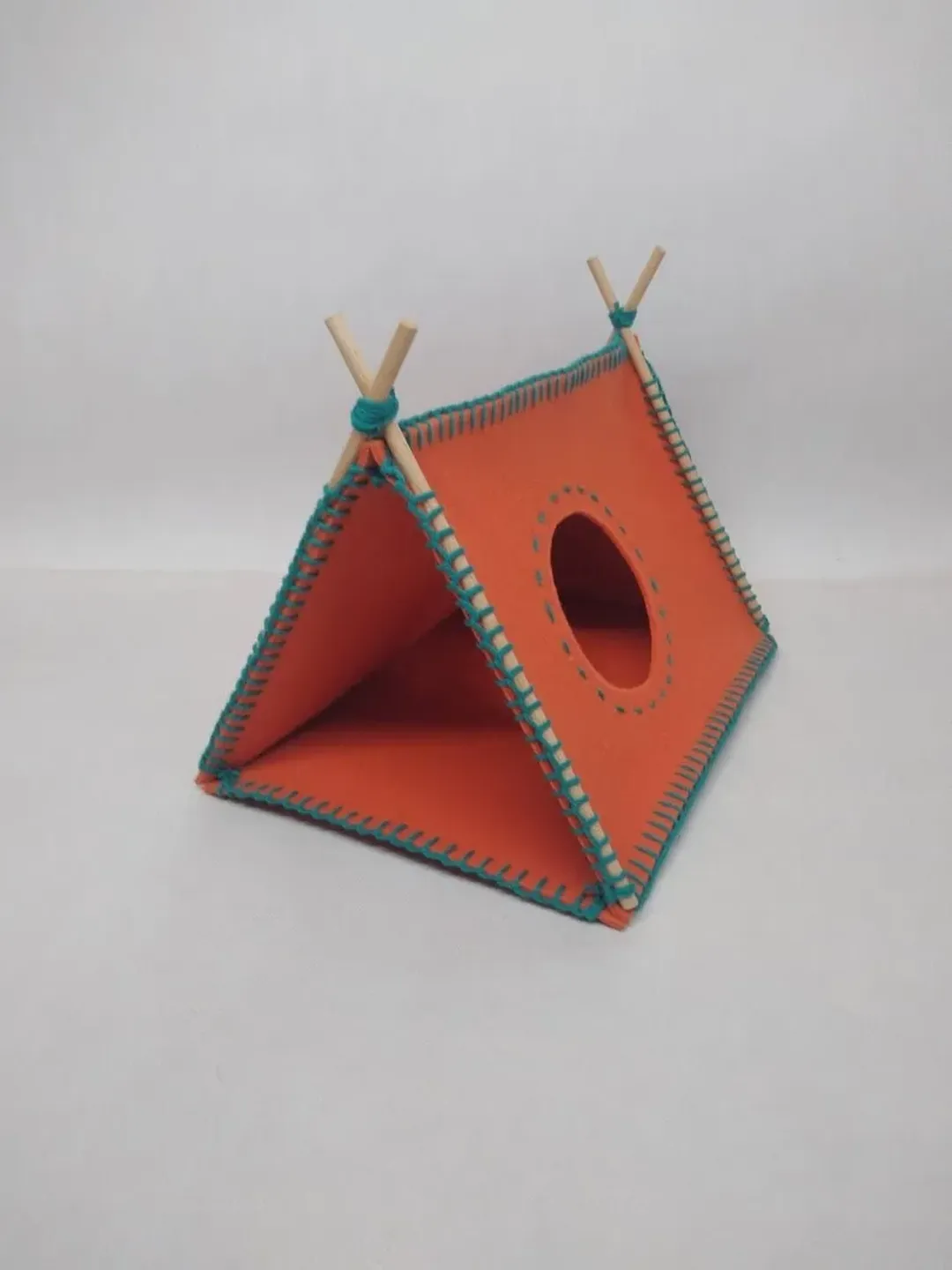 Small animal hut, guinea pig house, hedgehog hideout, teepee bed ...