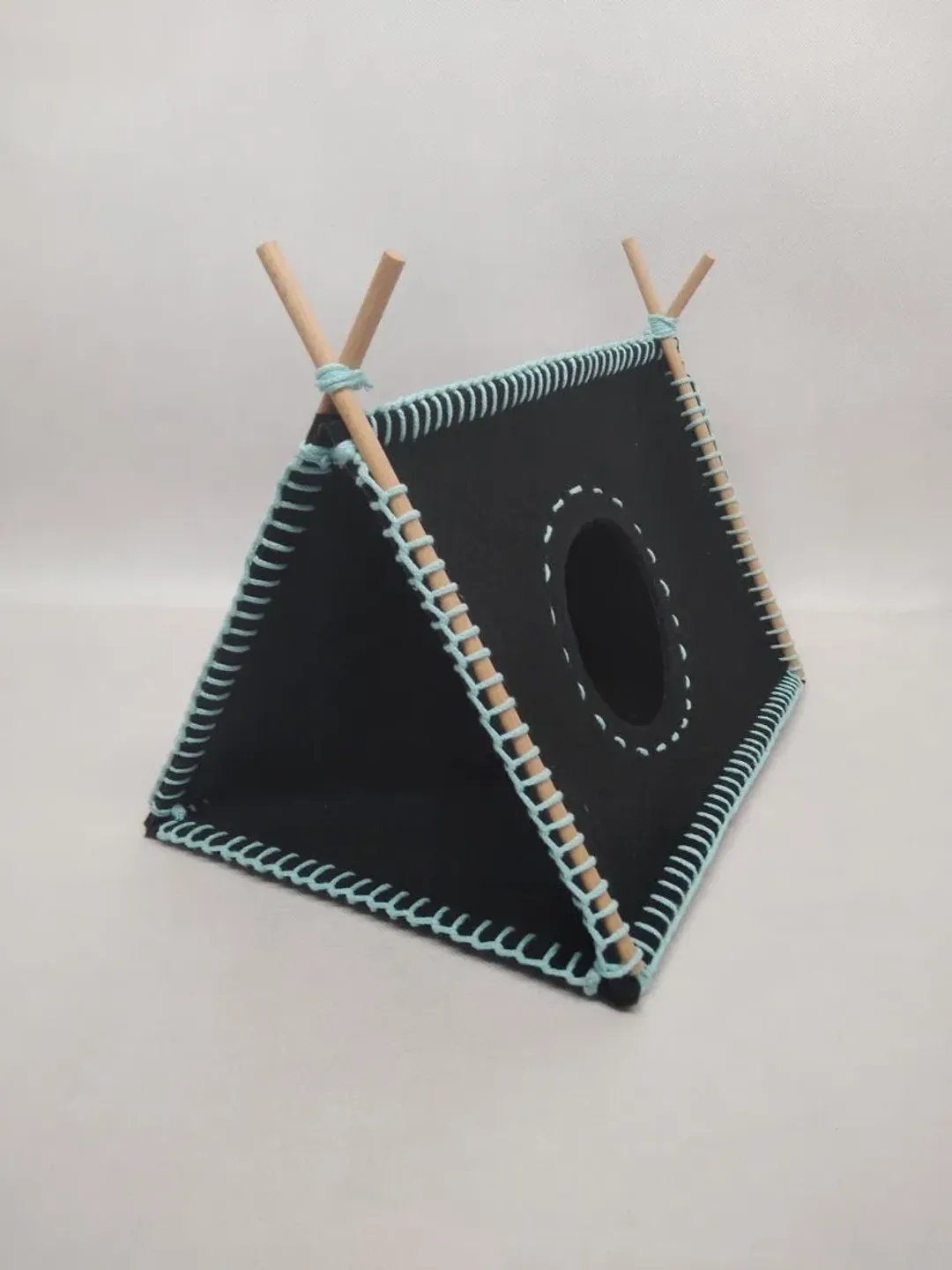 Small animal hut, guinea pig house, hedgehog hideout, teepee bed ...