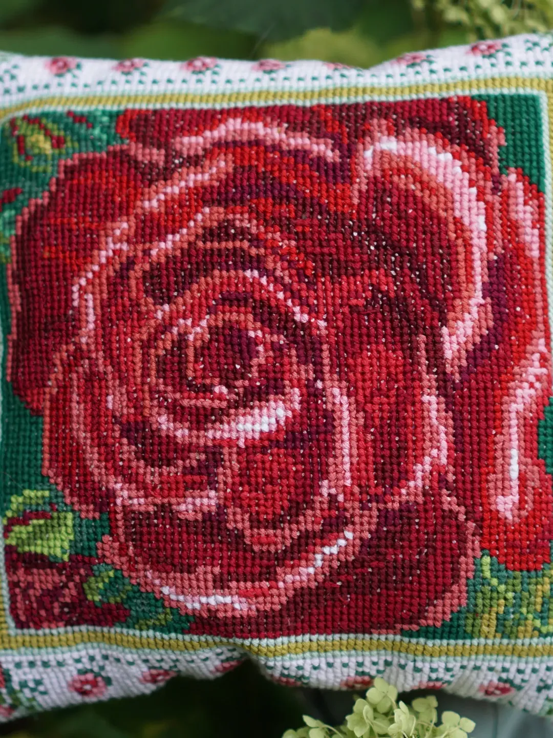 Beautifull Hand embroidery Cushion pillow handarbeit kissen cross ...