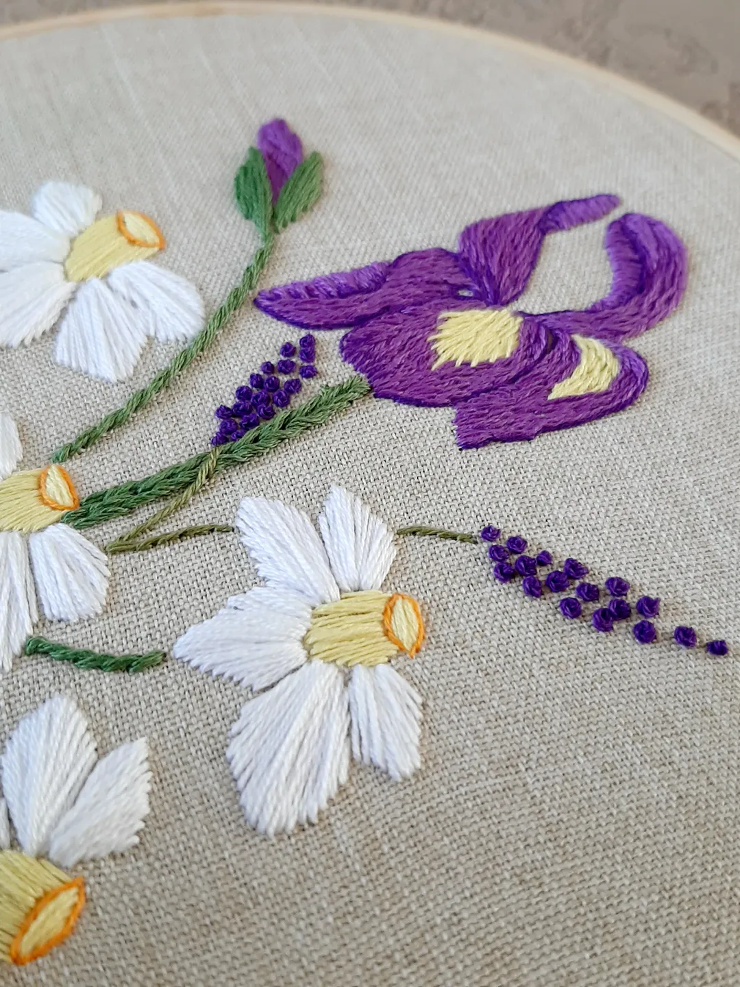 Irises and daffodils pattern pdf embroidery, Easy embroidery DIY