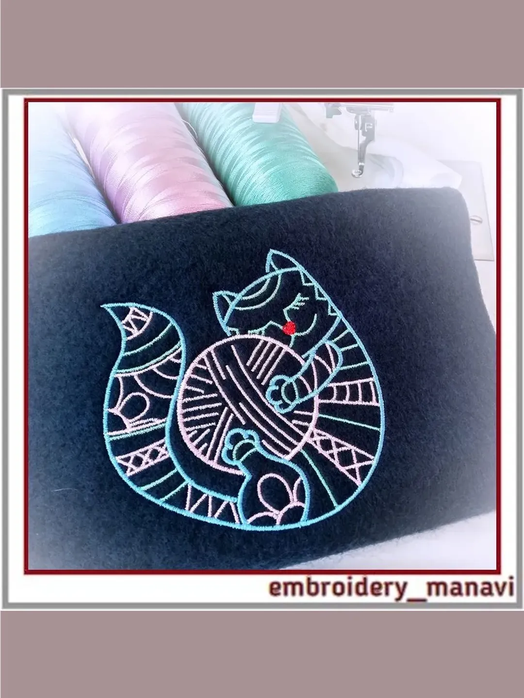 Embroidery design Outline of a cat with body filling pattern Cat 4