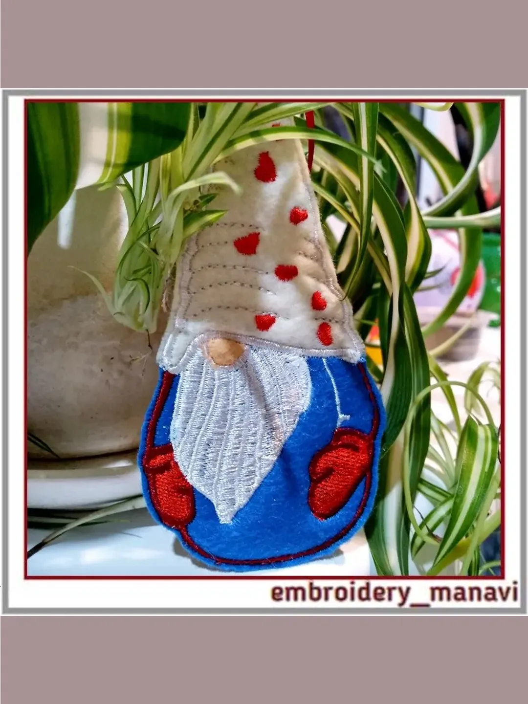 Dwarf Valentine In the hoop machine embroidery design