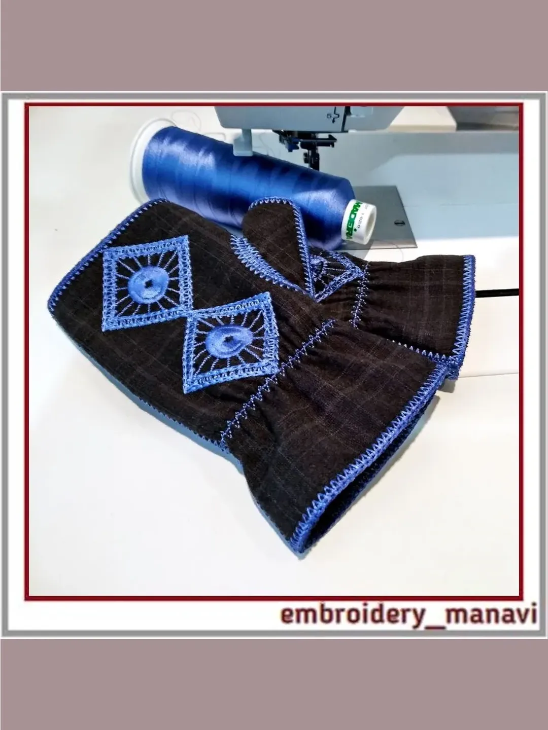 In the hoop Fingerless mittens machine embroidery design.