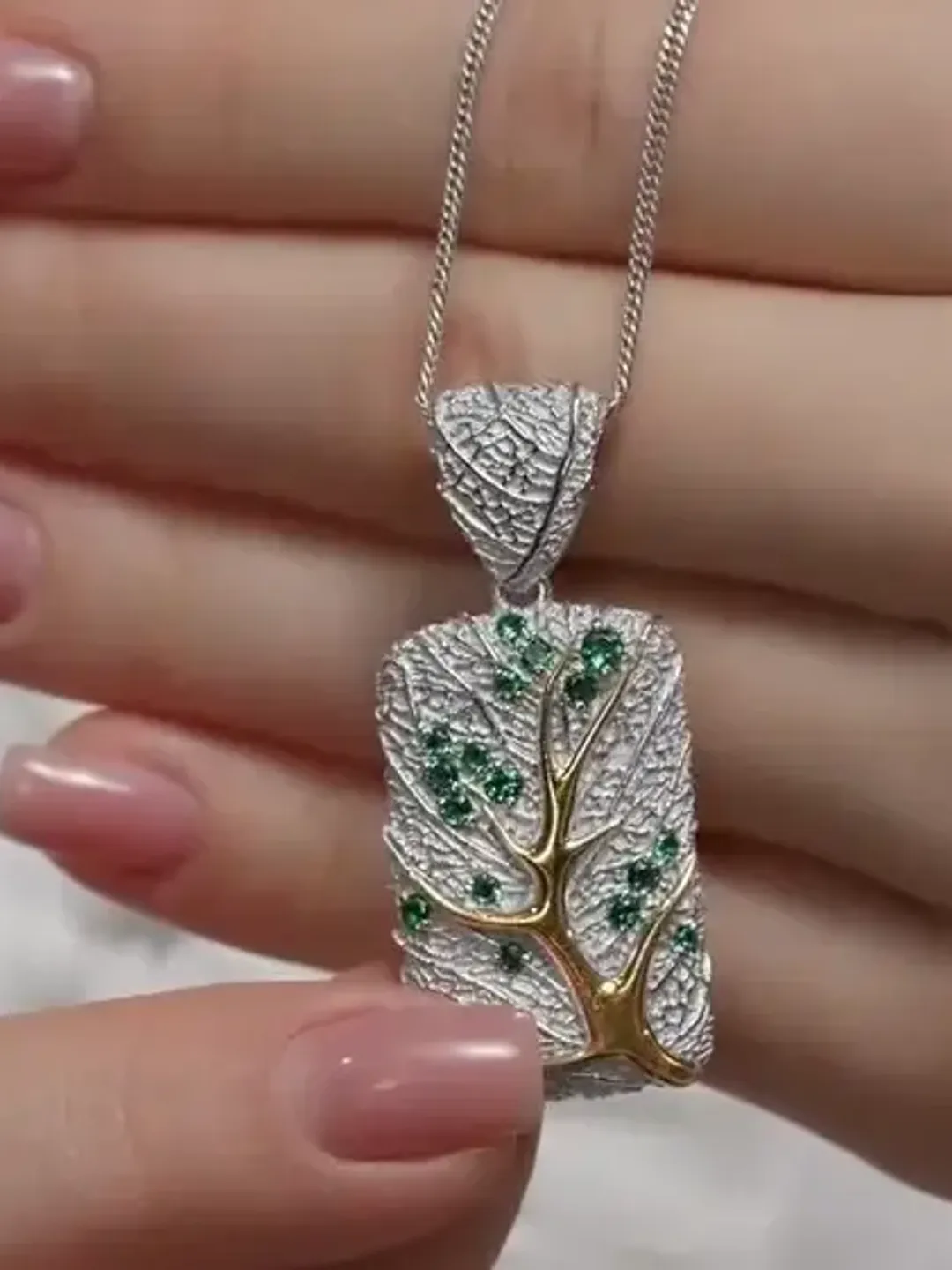 Women's neck pendant 925 sterling silver with scattering of nano-emeralds