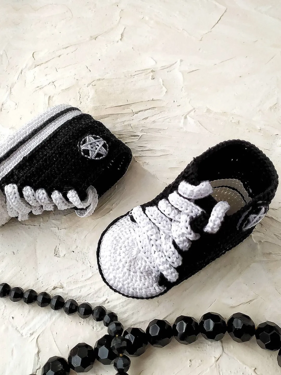 Crochet Newborn Converse Baby Shoe Pattern Crocheted baby booties ...