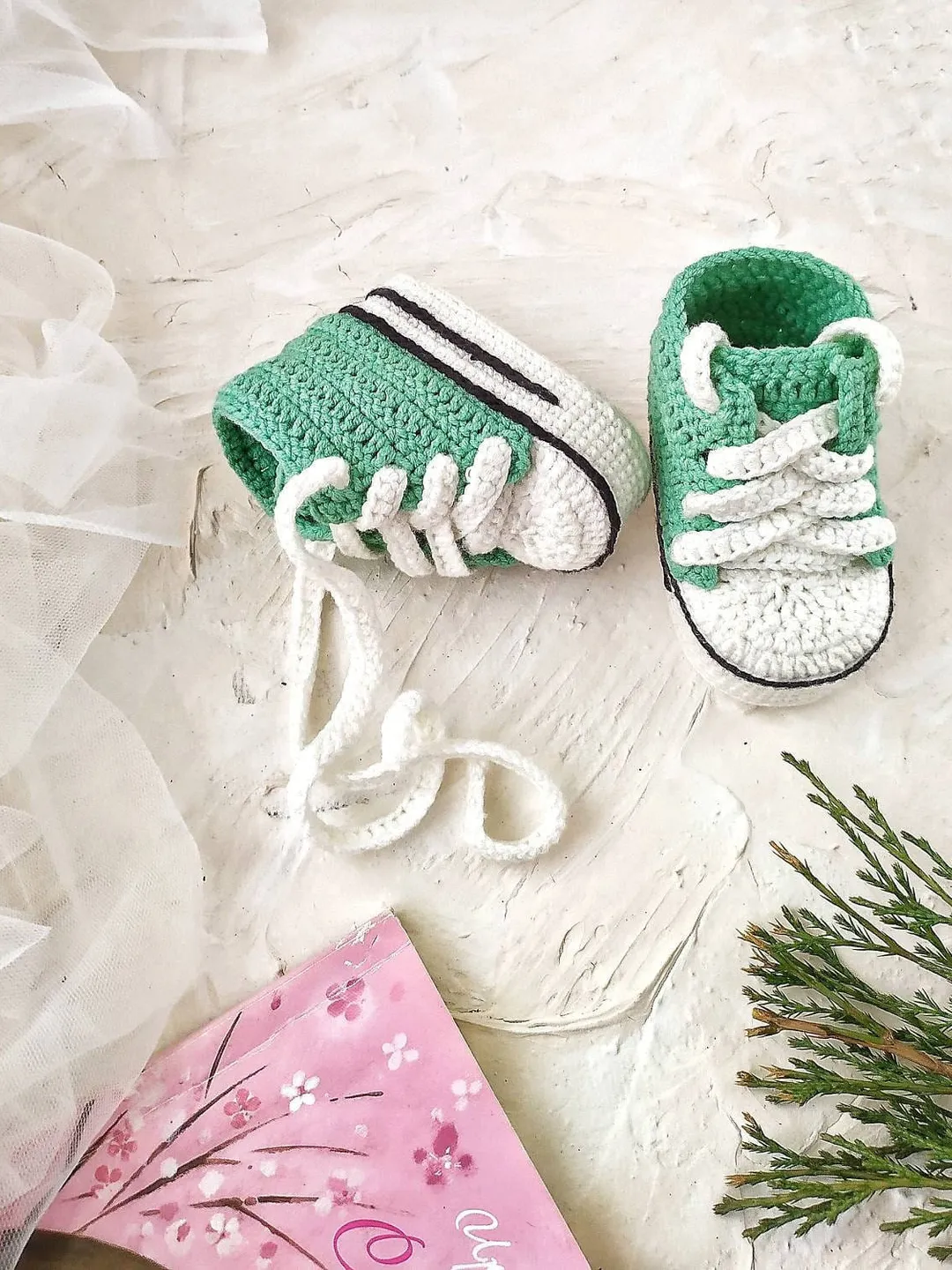 Crochet Newborn Converse Baby Shoe Pattern Crocheted baby booties ...