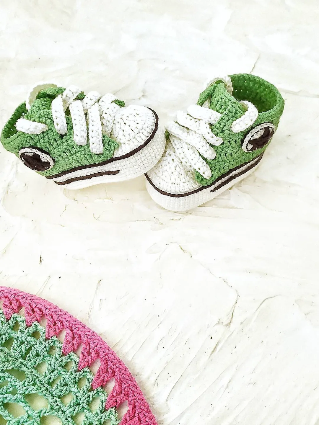 Crochet Newborn Converse Baby Shoe Pattern Crocheted baby booties ...
