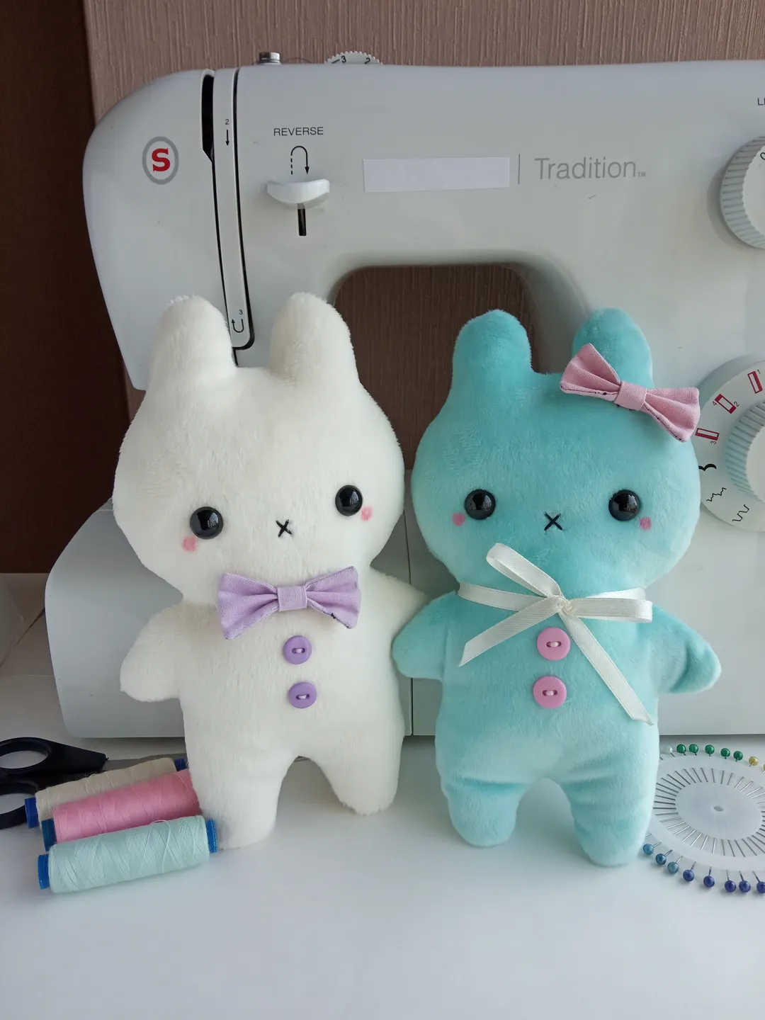 Plush Animals Pattern and Tutorial PDF (2 sizes).