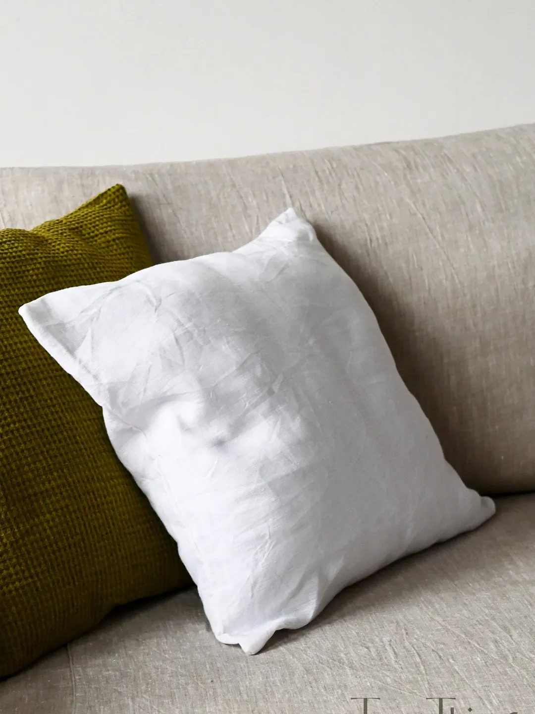 READY TO SHIP / Set of 2 white decorative linen pillow covers ...