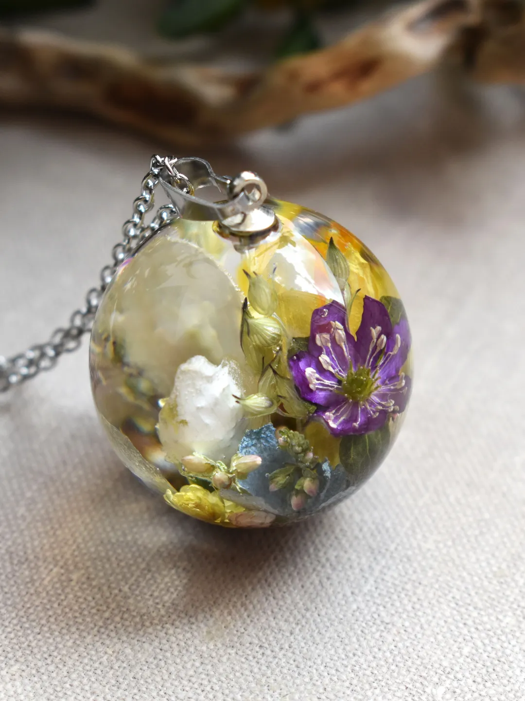 Tiny bottle with Real flowers necklace. Botanical jewelry Terrarium ...