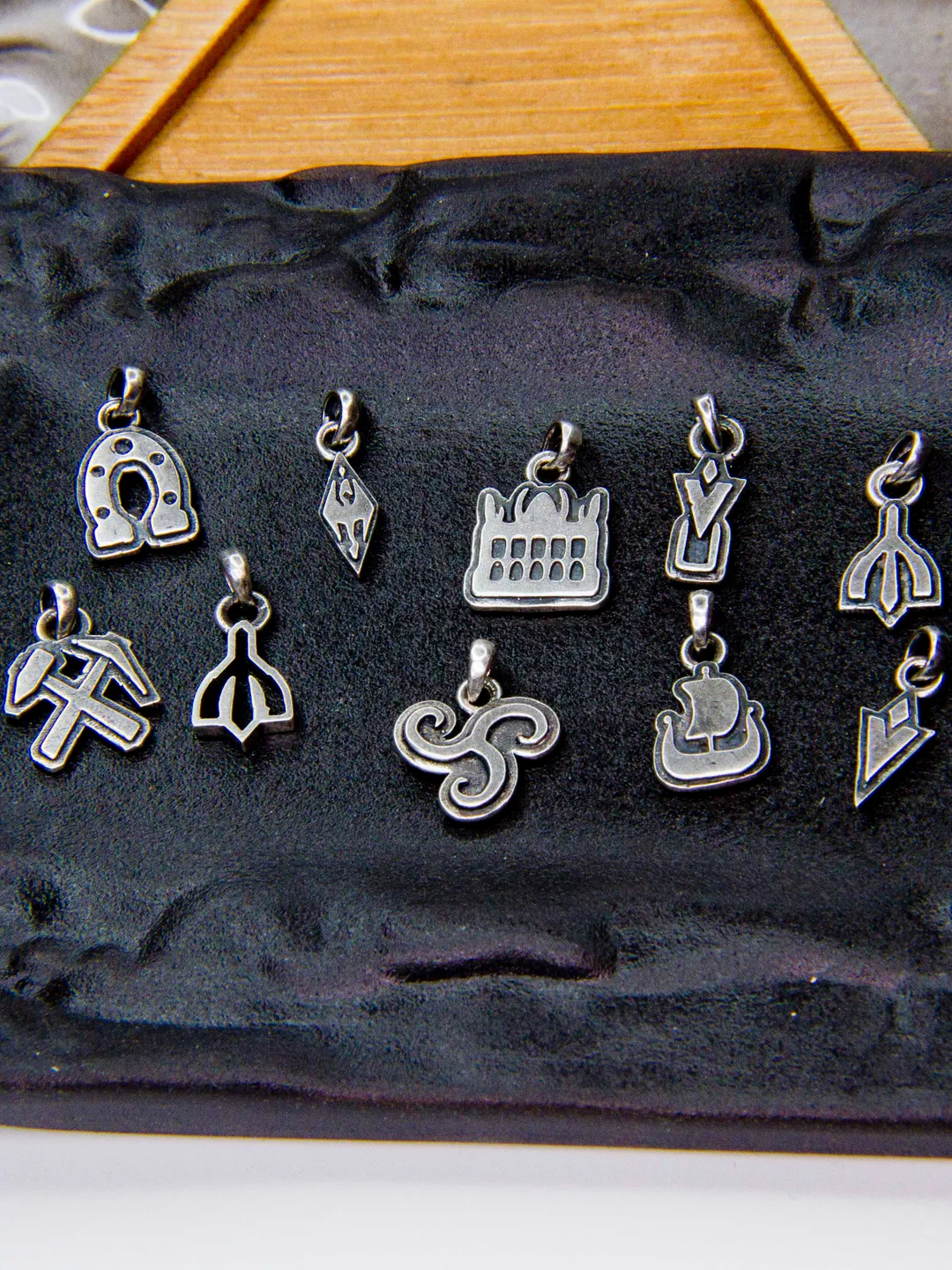 Skyrim Quest Map Marker Dragon Dragonborn Logo Emblem pendant / The ...