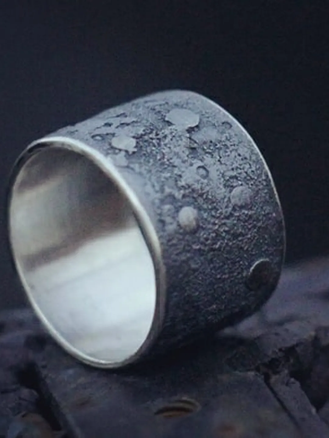 Wide gross textured ring