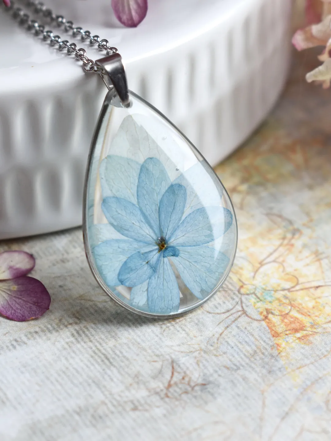 Tiny Flower Necklace. Daisy and hydrangea in resin. Pendant with autumn ...