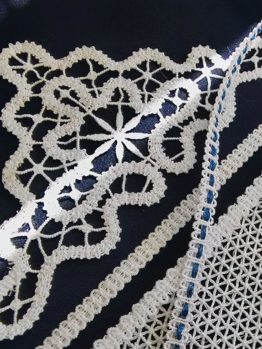 Sophisticated Swirls Corner embroidery design
