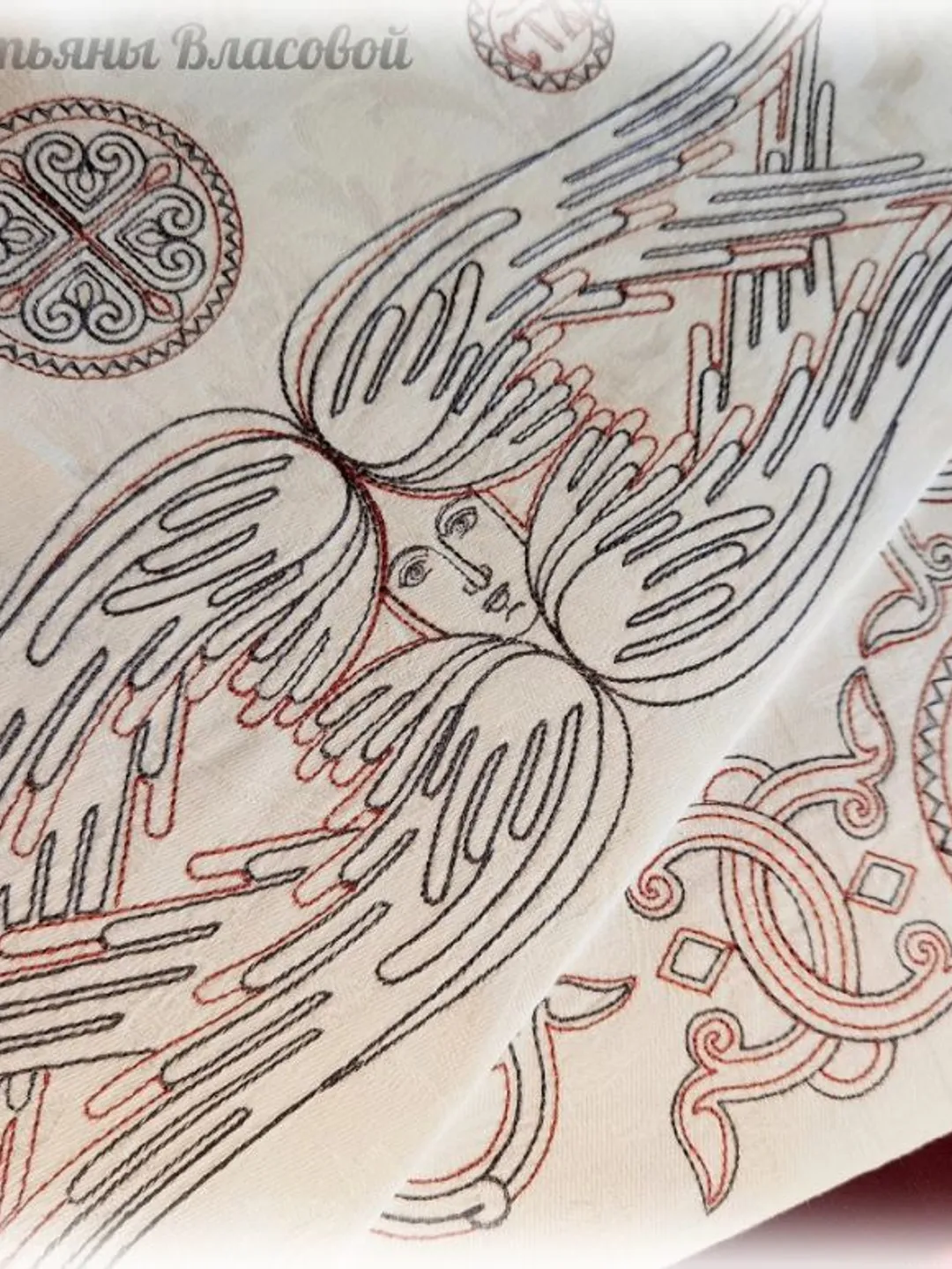 Contour design for machine embroidery