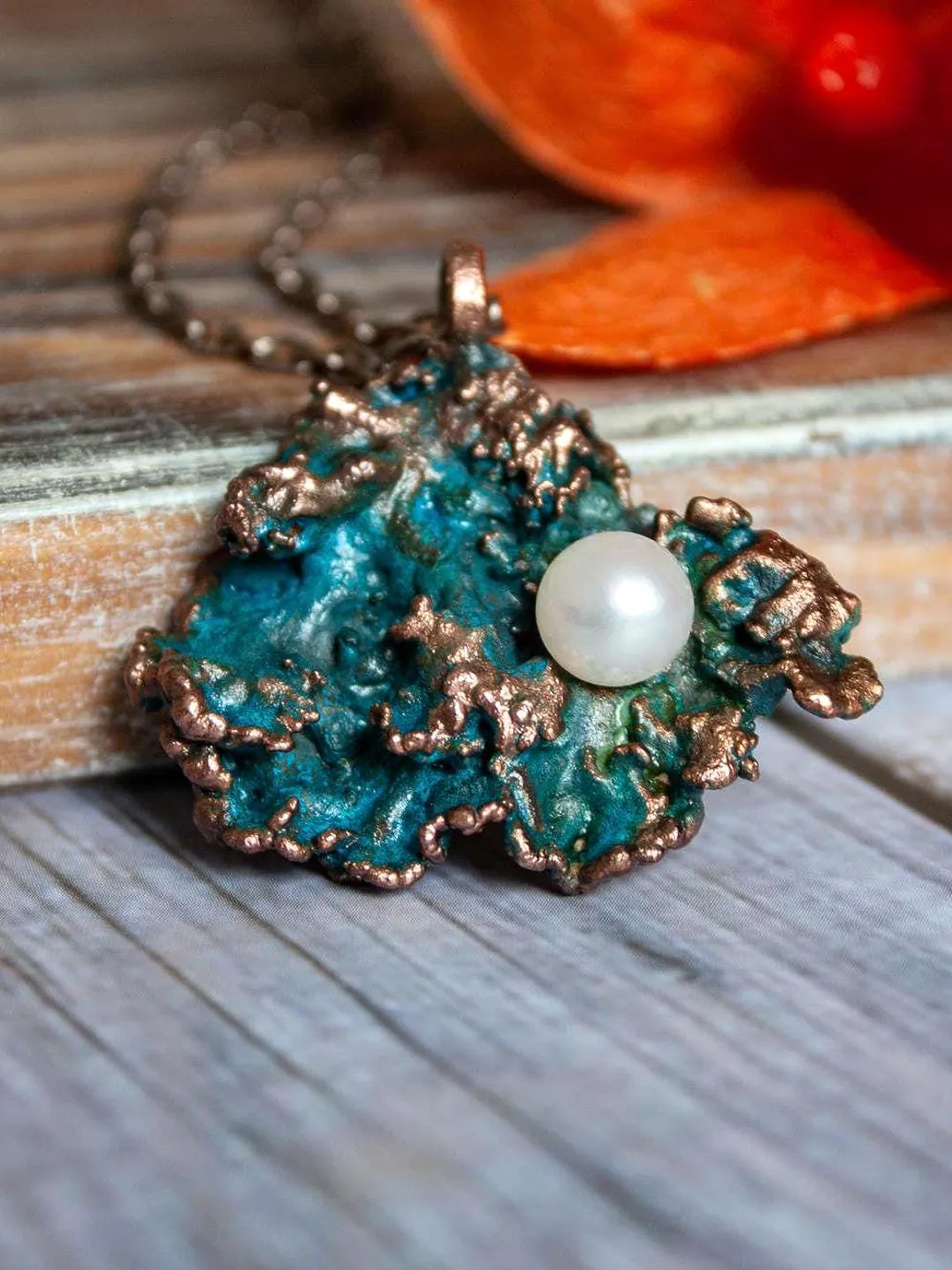 Handmade necklace with a pendant made of natural quartz