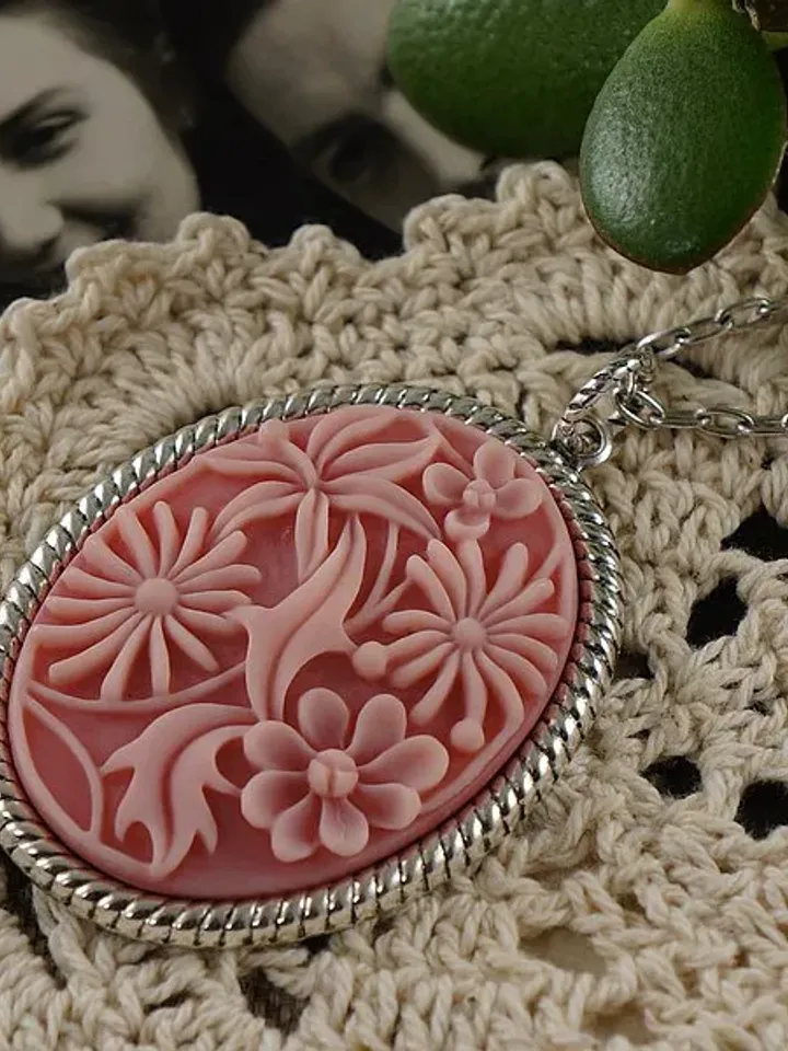Flower cameo necklace store