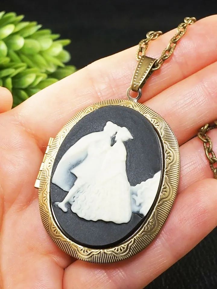 Black and White Vintage Cameo Oval Locket Keepsake Pendant Necklace ...