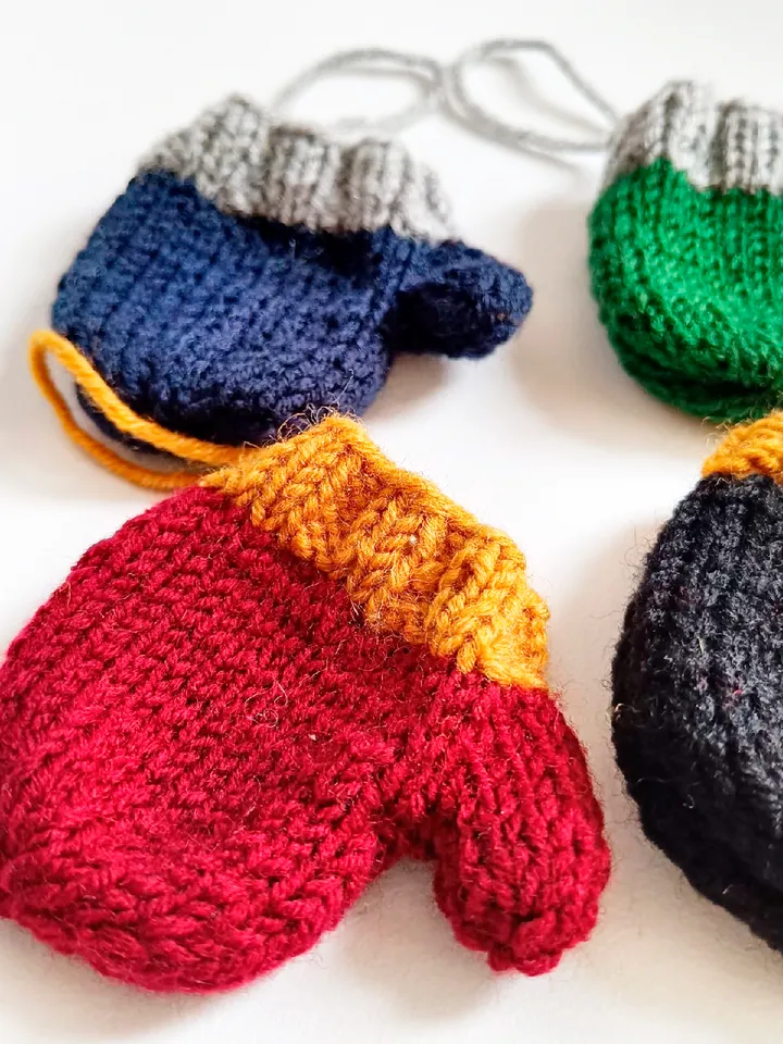 Set of 4 item: Hogwarts Mini mittens for Christmas tree Decorations for ...