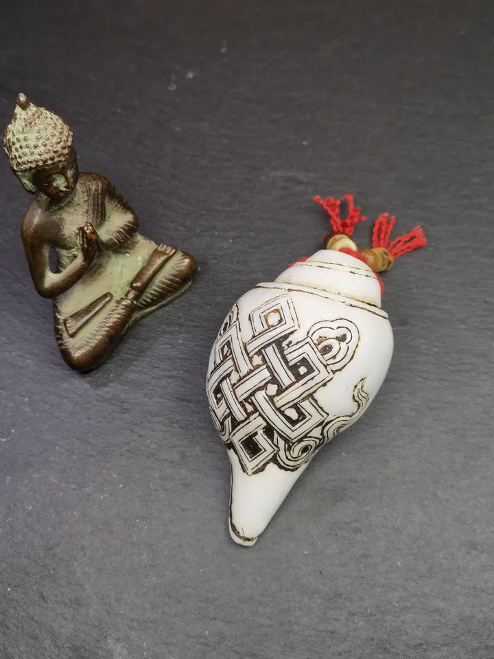 Gandhanra Tibetan Buddhism Amulet,Hand Carved White Conch Shankha with ...