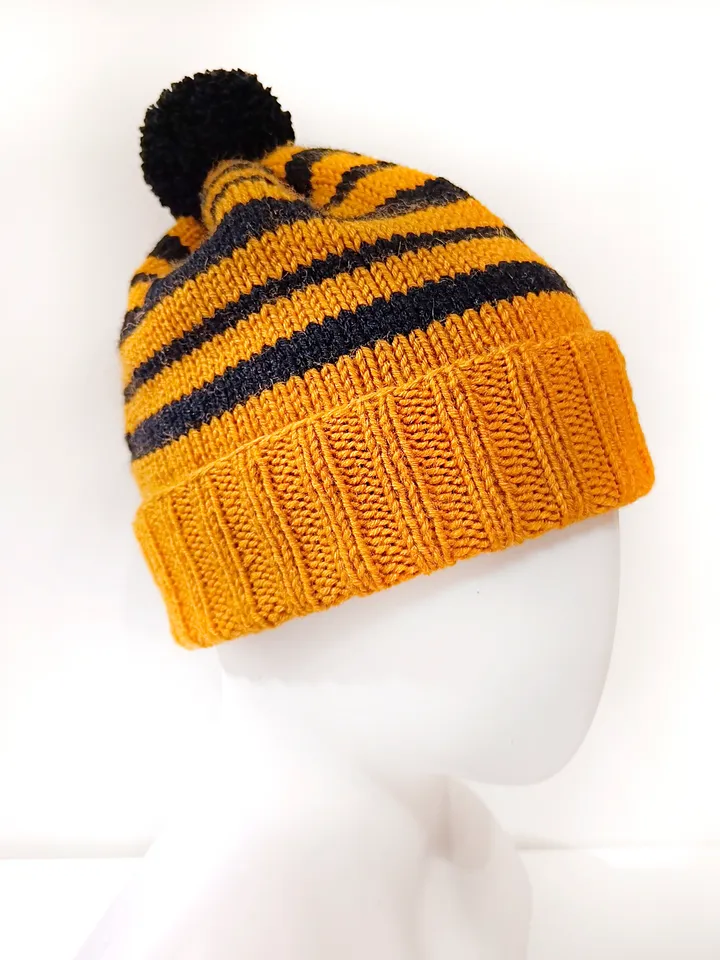 hufflepuff-pompom-hat-handknit-women-hat-mens-hats-hufflepuff-hat-women