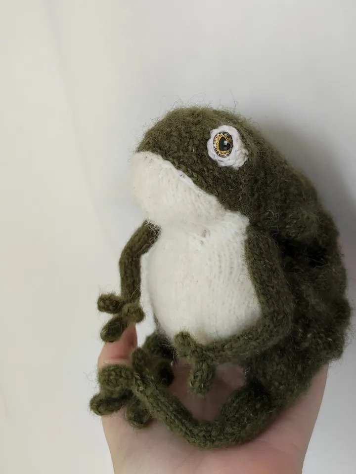 Funny toad knitted Handmade Crazy frog Knitted frog Knitted green ...