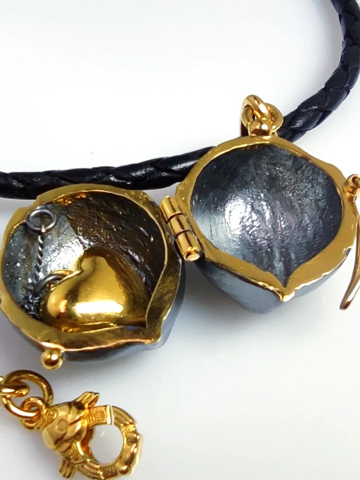 Pendant - Hazelnut with a secret, Pendant heart inside