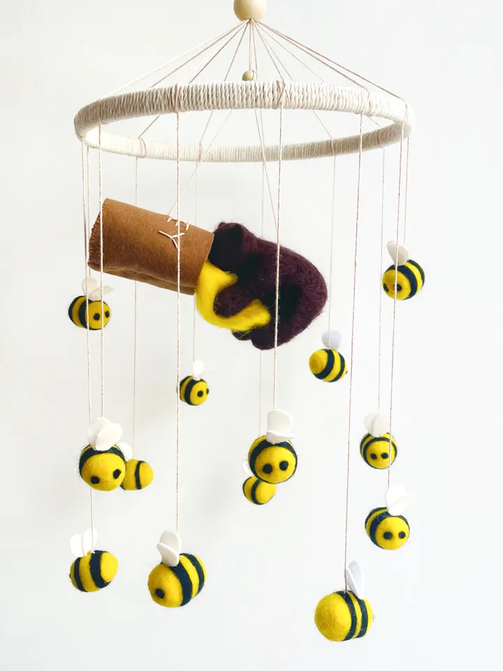 Bear and bees mobile, Bear mobile, Bee mobile, Bee Nursery Decor ...