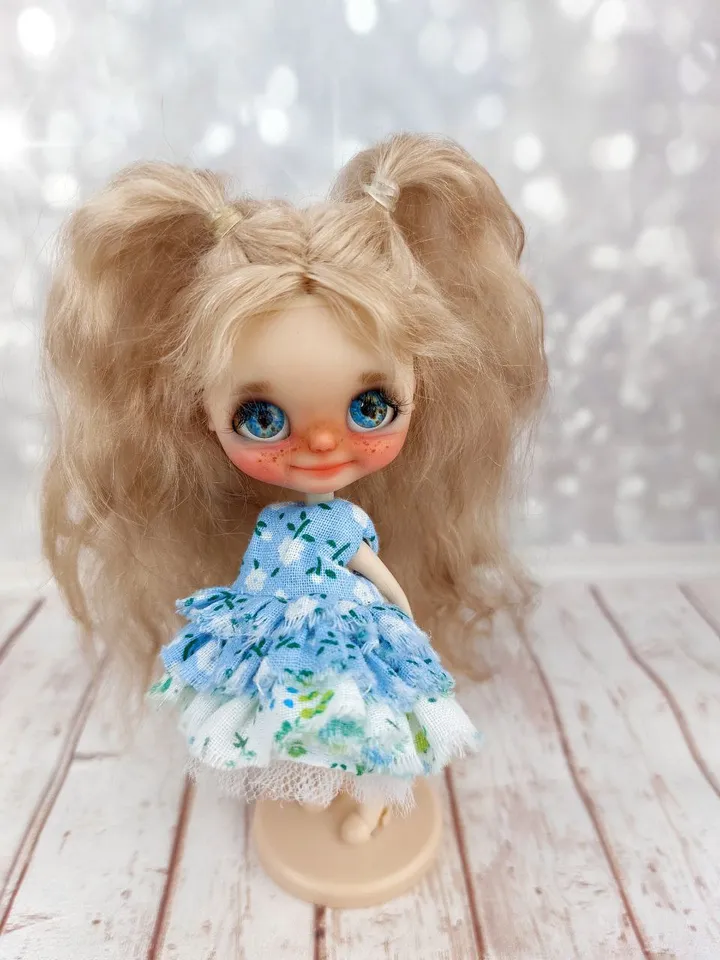 Reserve. Petite Blythe miniature doll. Cute and delicate girl. Doll ...
