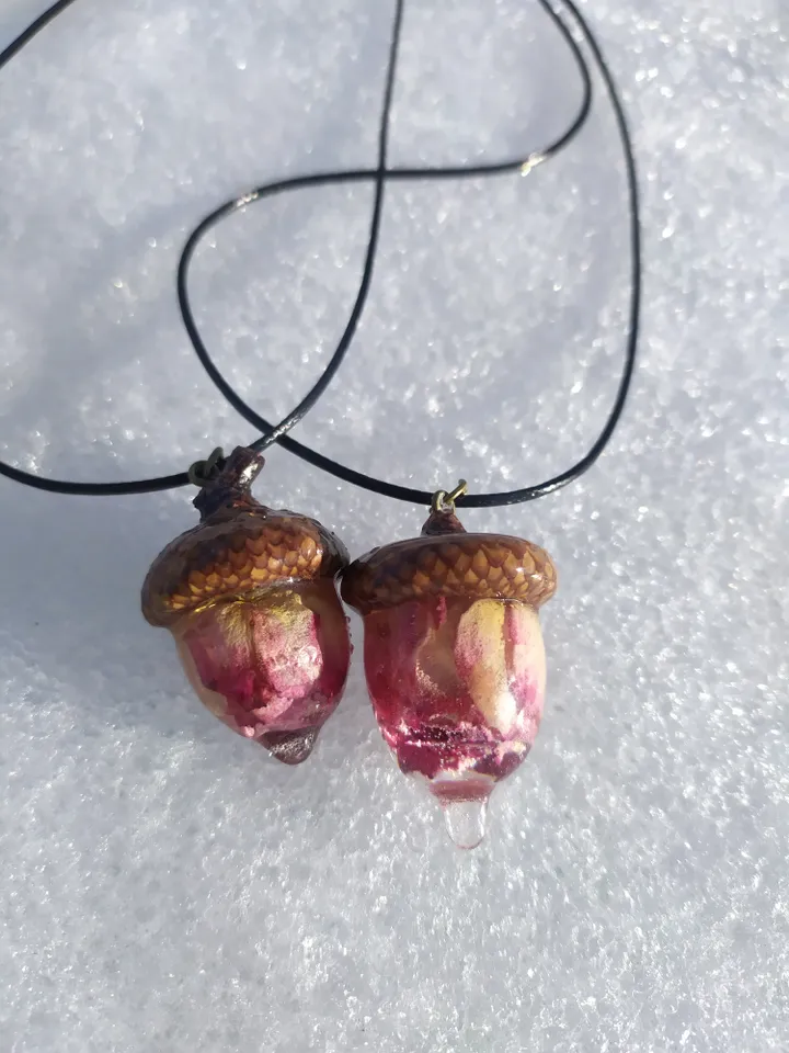 Acorn pendant, Acorn with epoxy resin and natural acorn cover, Forest ...