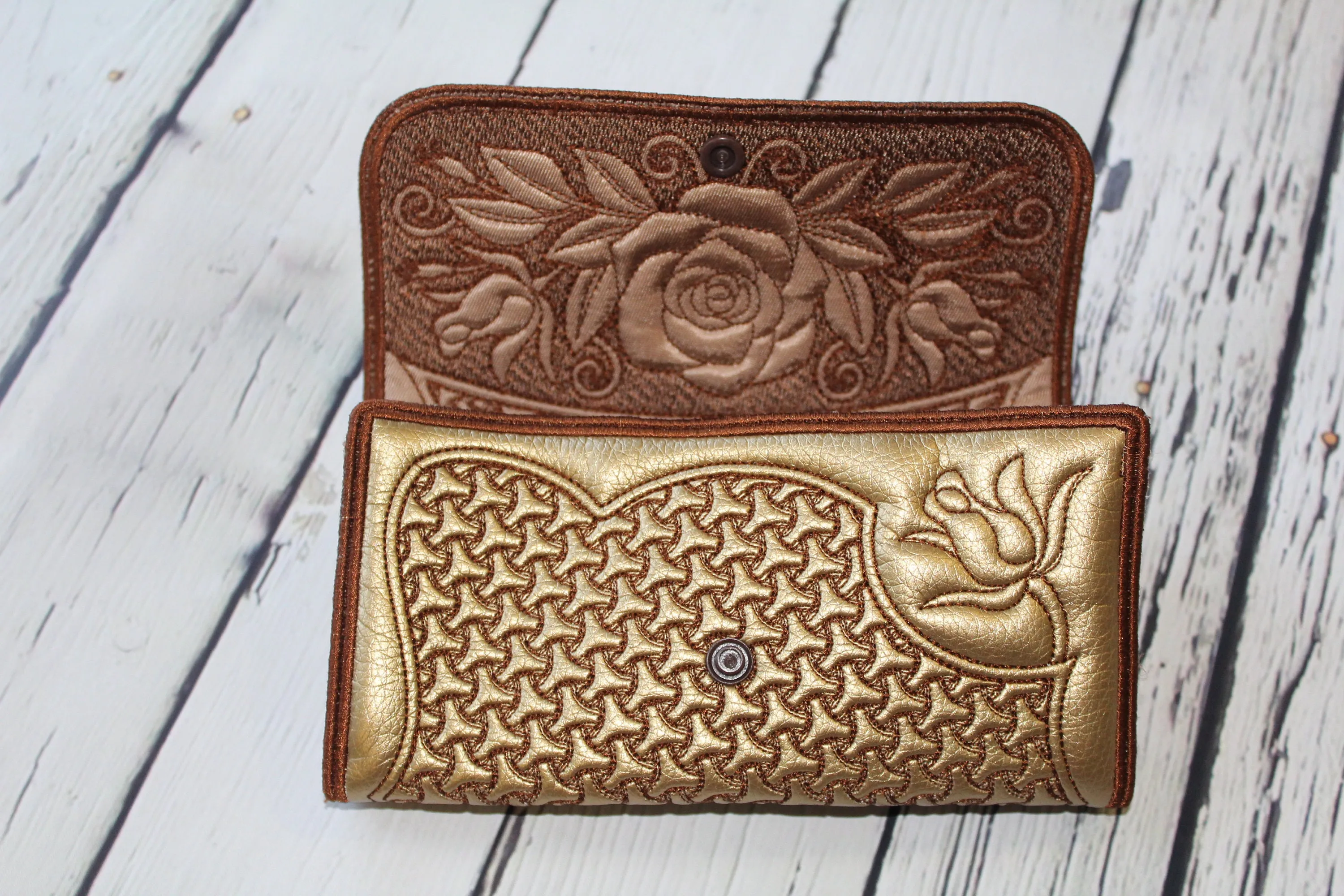 Wallet embroidery designs. In the Hoop purse, phone case, rose Clutch ...