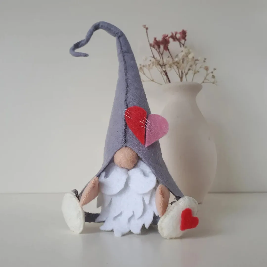 Gnome felt sewing pattern , Cute gnome plush home decor , Valentines ...