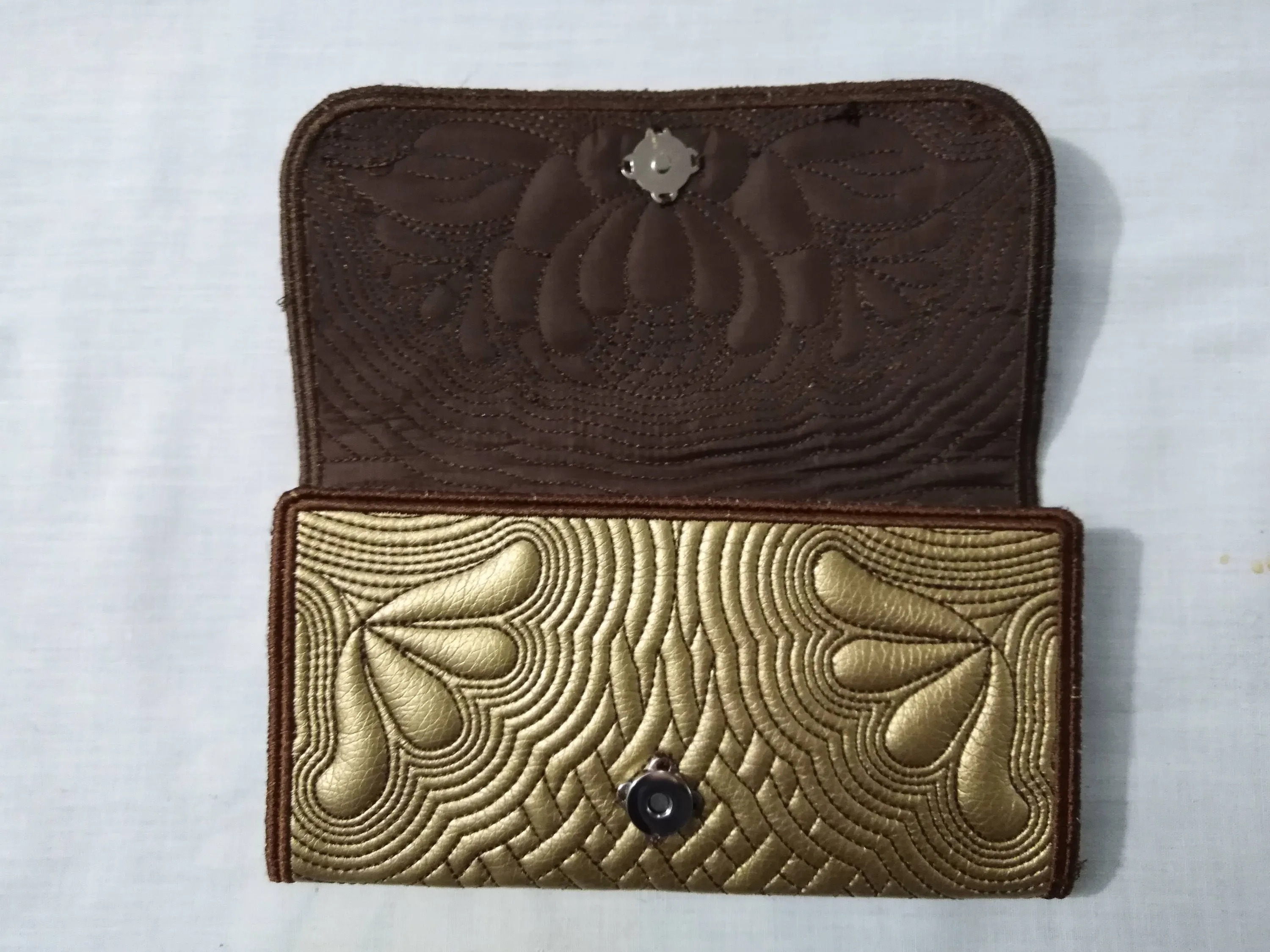 flower Wallet Machine embroidery designs. In the Hoop purse Clutch ...