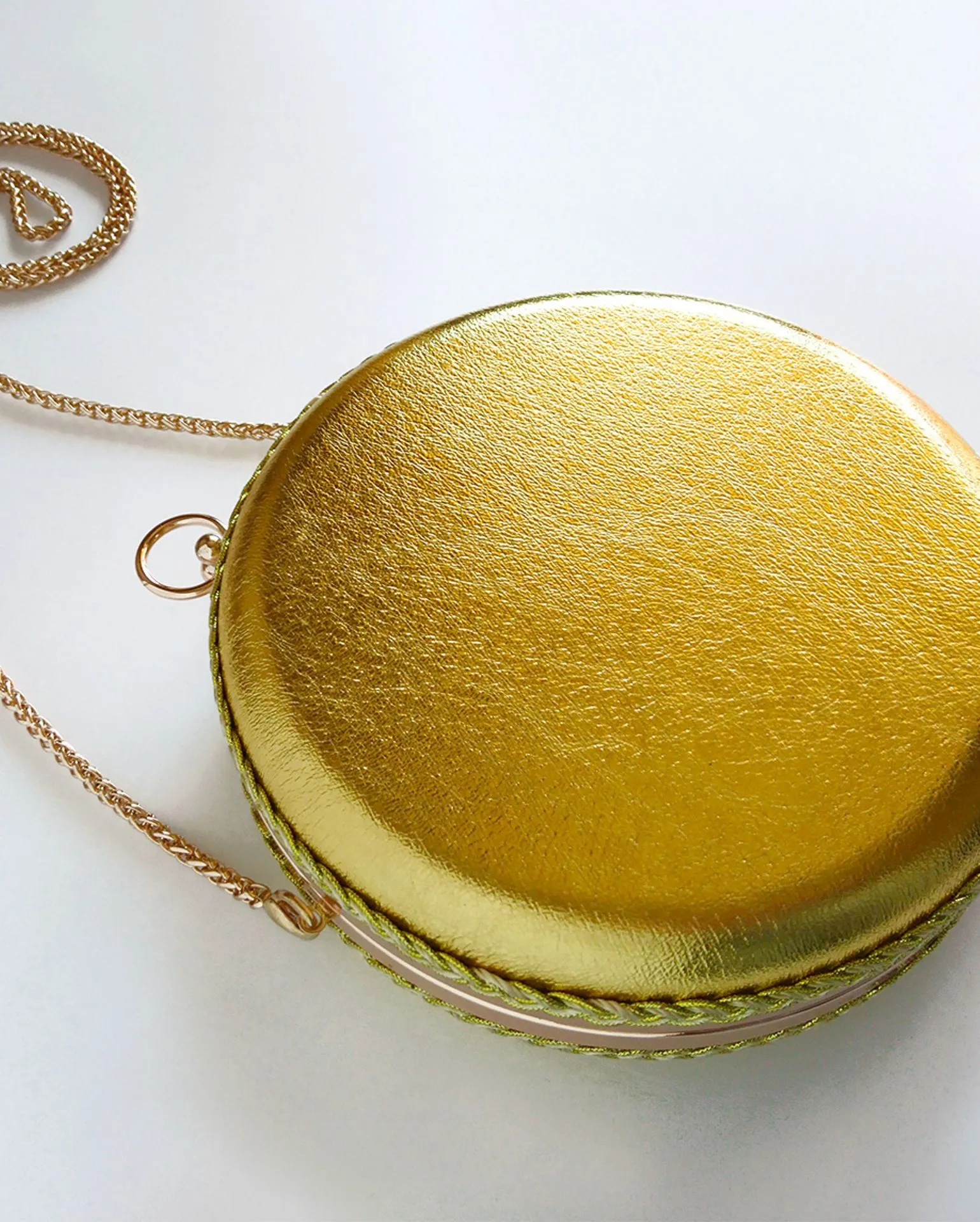 Clutch round gold from genuine leather on a chain $997,500.00 | Buy ...