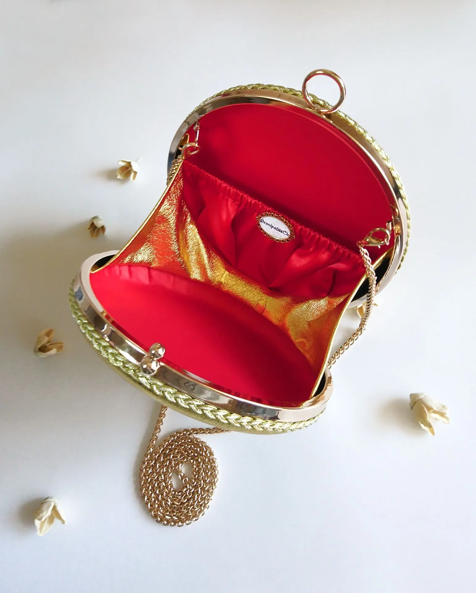 Clutch round gold from genuine leather on a chain $997,500.00 | Buy ...